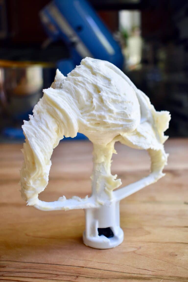 Decorating with Buttercream - a Baker's Guide - Plan to Eat