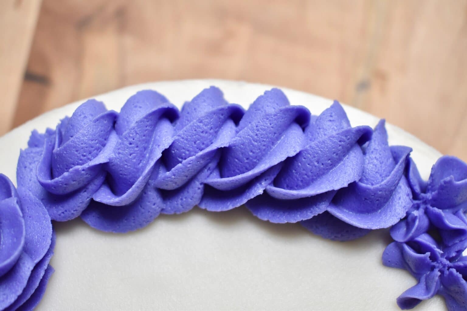 Decorating with Buttercream - a Baker's Guide - Plan to Eat