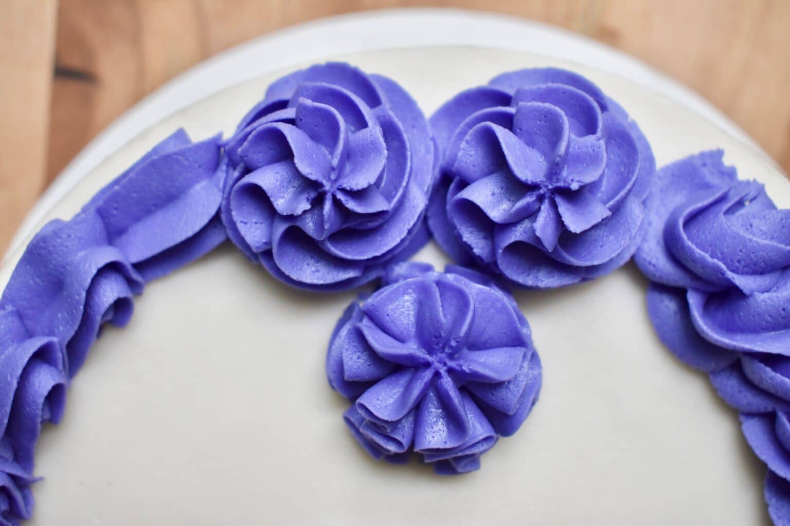 Decorating with Buttercream - a Baker's Guide - Plan to Eat